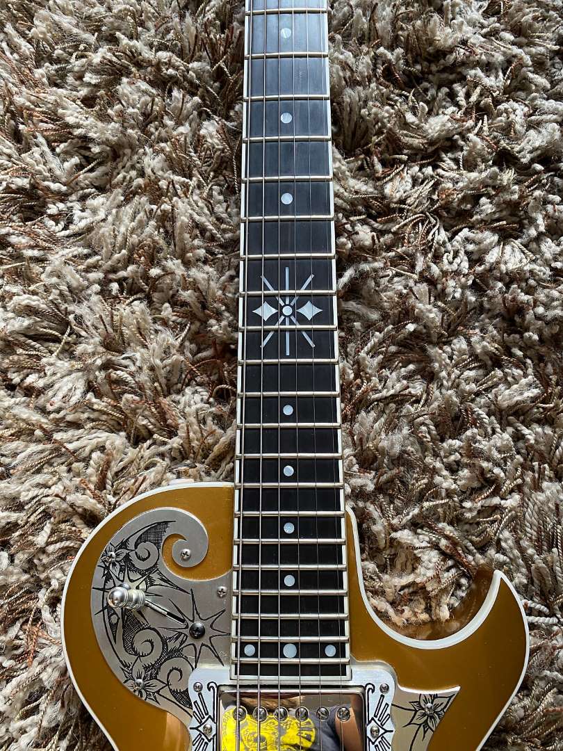 Teye Coyote (prototype) Namm 2014 Guitar in Gold w/hardshell case ...